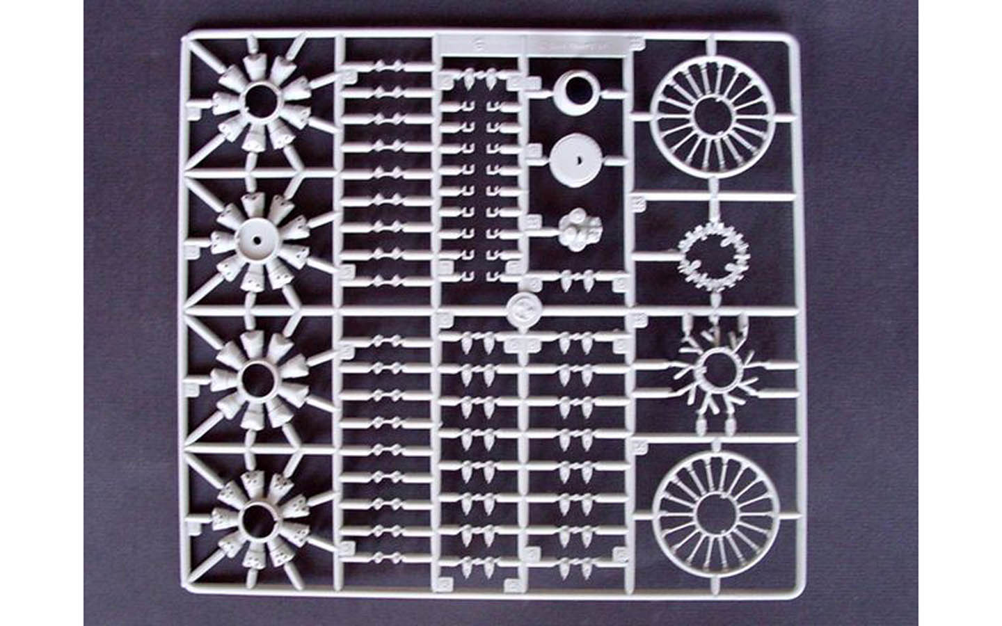 Vought F4U-4 Corsair - Trumpeter 02222 | kingshobby.com