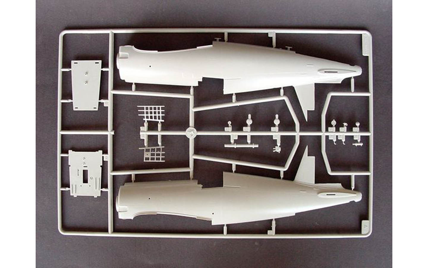 Vought F4U-4 Corsair - Trumpeter 02222 | kingshobby.com