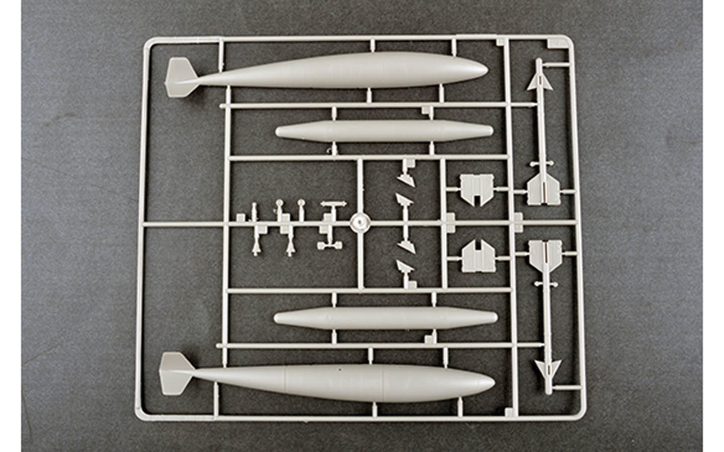 F-100F Super Sabre - Trumpeter 02246 | kingshobby.com