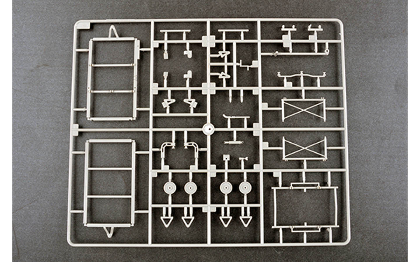 F-100F Super Sabre - Trumpeter 02246 | kingshobby.com