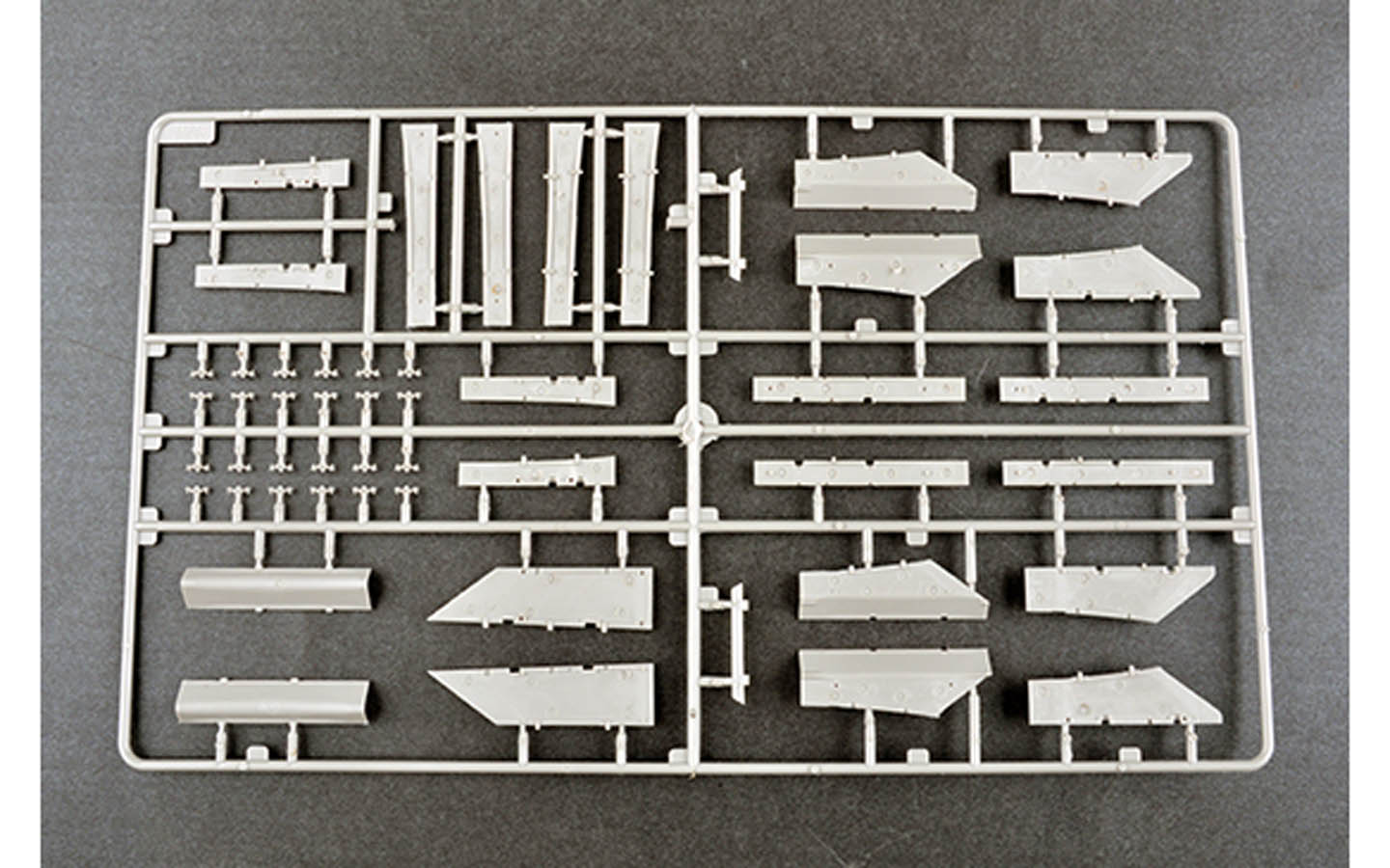 F-100F Super Sabre - Trumpeter 02246 | kingshobby.com