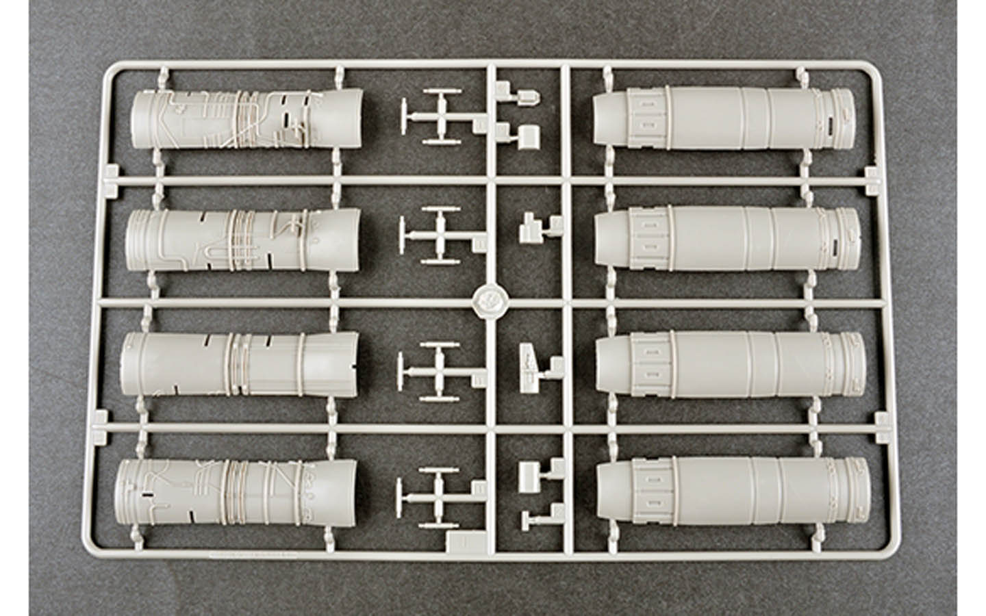 F-100F Super Sabre - Trumpeter 02246 | kingshobby.com