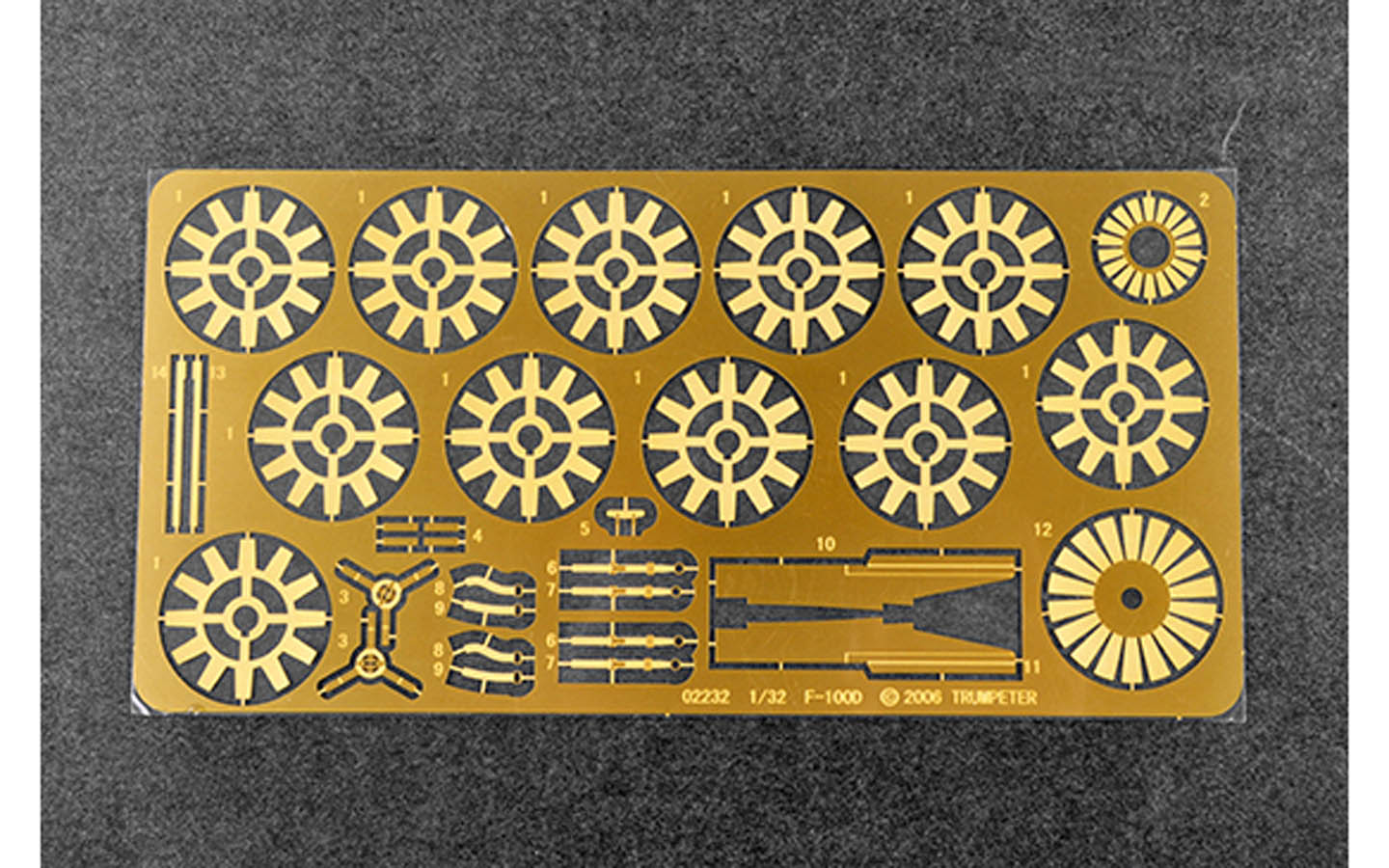 F-100F Super Sabre - Trumpeter 02246 | kingshobby.com