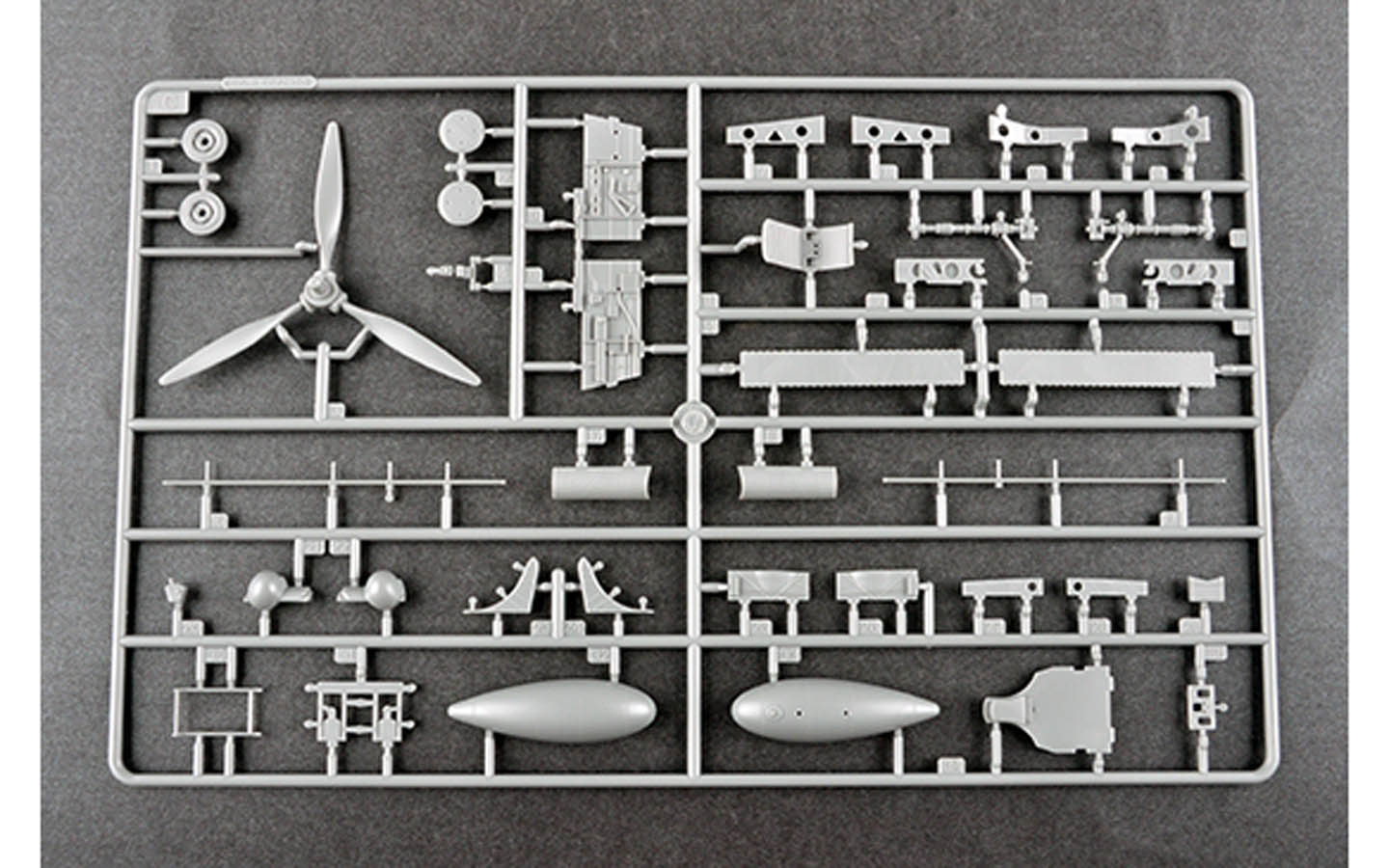 P-40E War Hawk - Trumpeter 02269 | kingshobby.com
