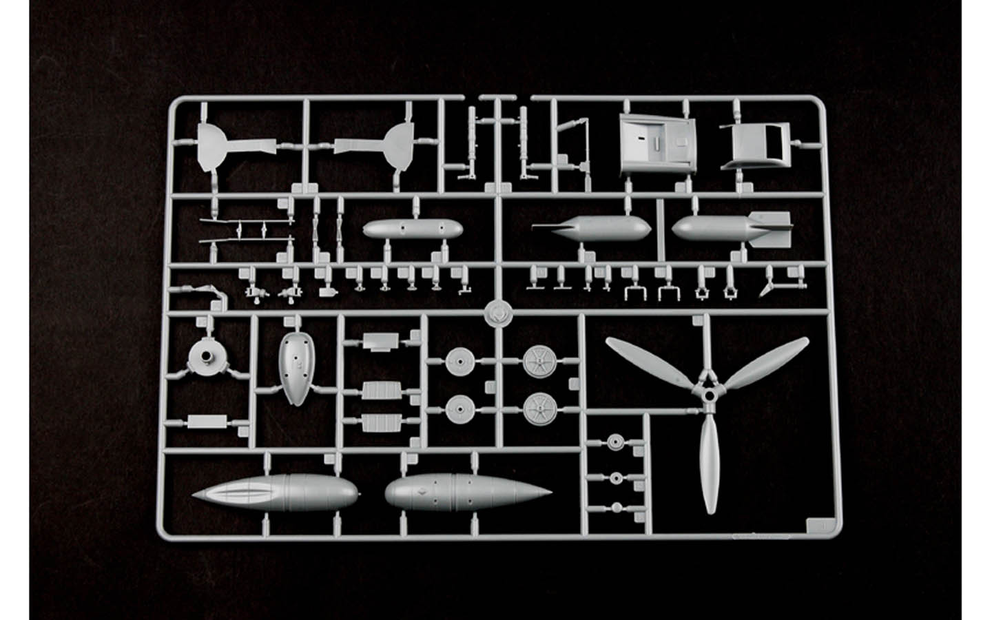 Messerschmitt Bf 109E-4/Trop - Trumpeter 02290 | kingshobby.com