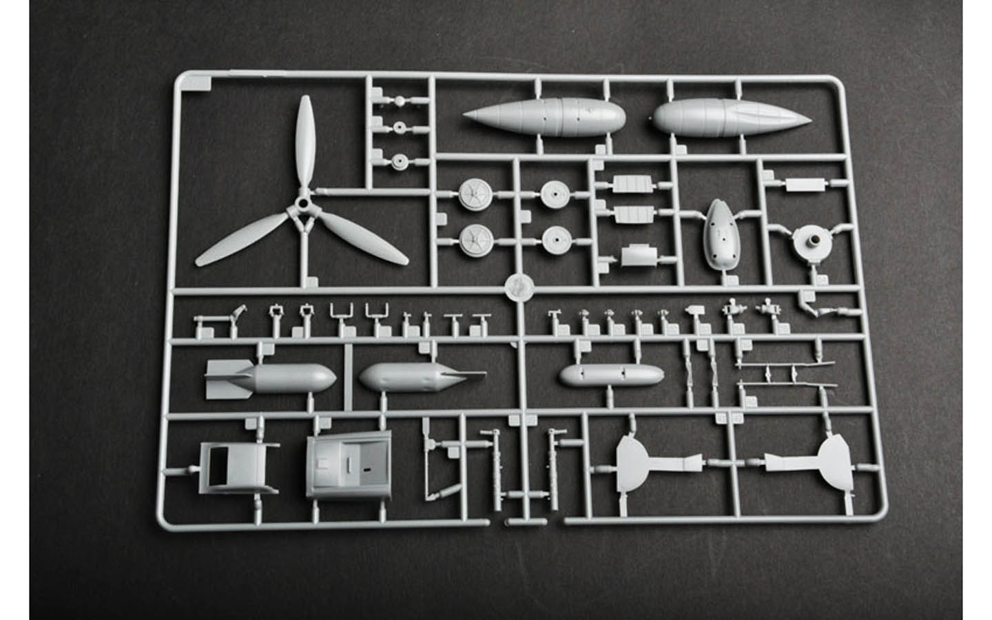 Messerschmitt Bf 109E-7 - Trumpeter 02291 | kingshobby.com