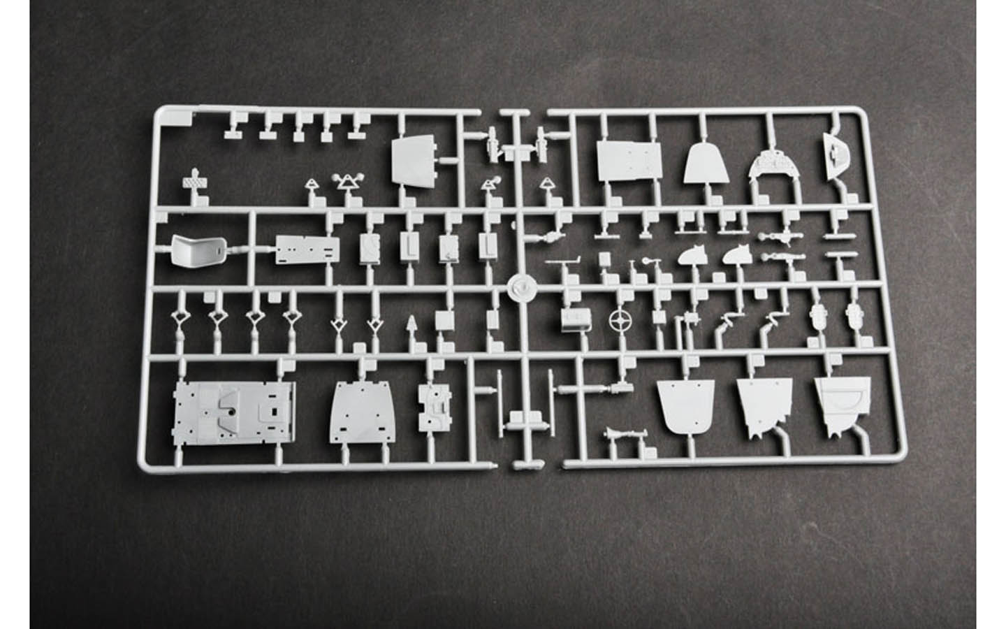Messerschmitt Bf 109E-7 - Trumpeter 02291 | kingshobby.com
