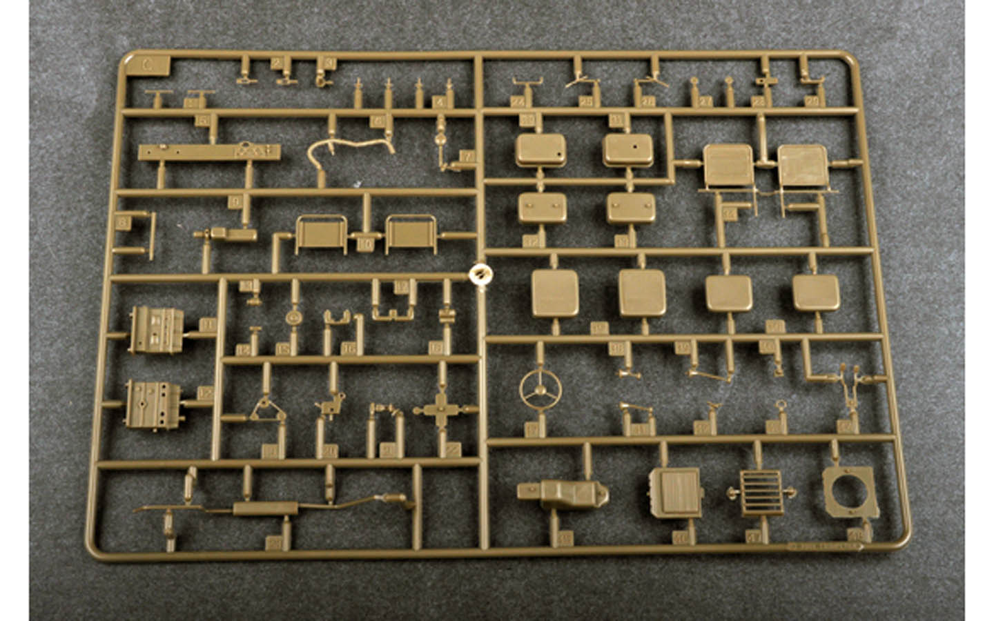 Chinese BJ212 Military Jeep with Canvas Soft Top - Trumpeter 02302 ...