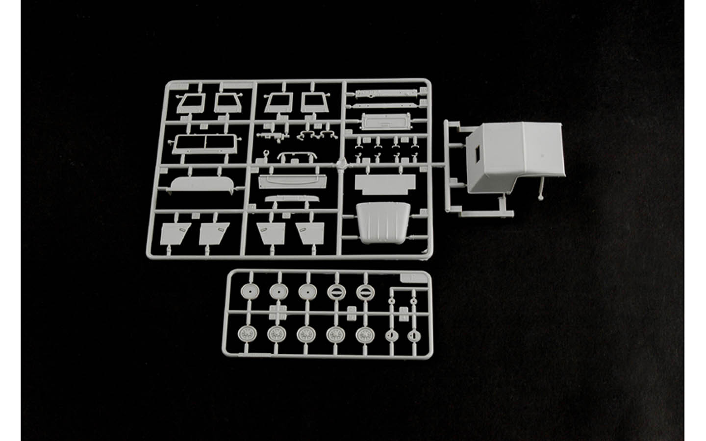 PLA Type 63 107mm Rocket Launcher & BJ212 Military Jeep - Trumpeter ...