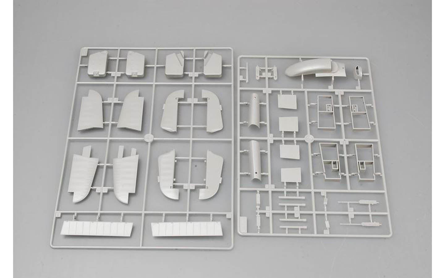 Hawker Hurricane Mk.Ⅱ D/Trop - Trumpeter 02417 | kingshobby.com