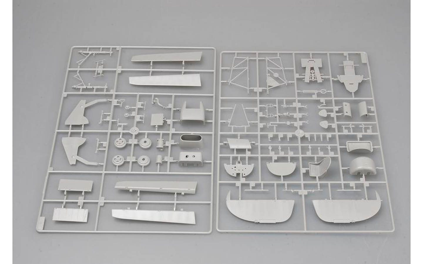 Hawker Hurricane Mk.Ⅱ D/Trop - Trumpeter 02417 | kingshobby.com