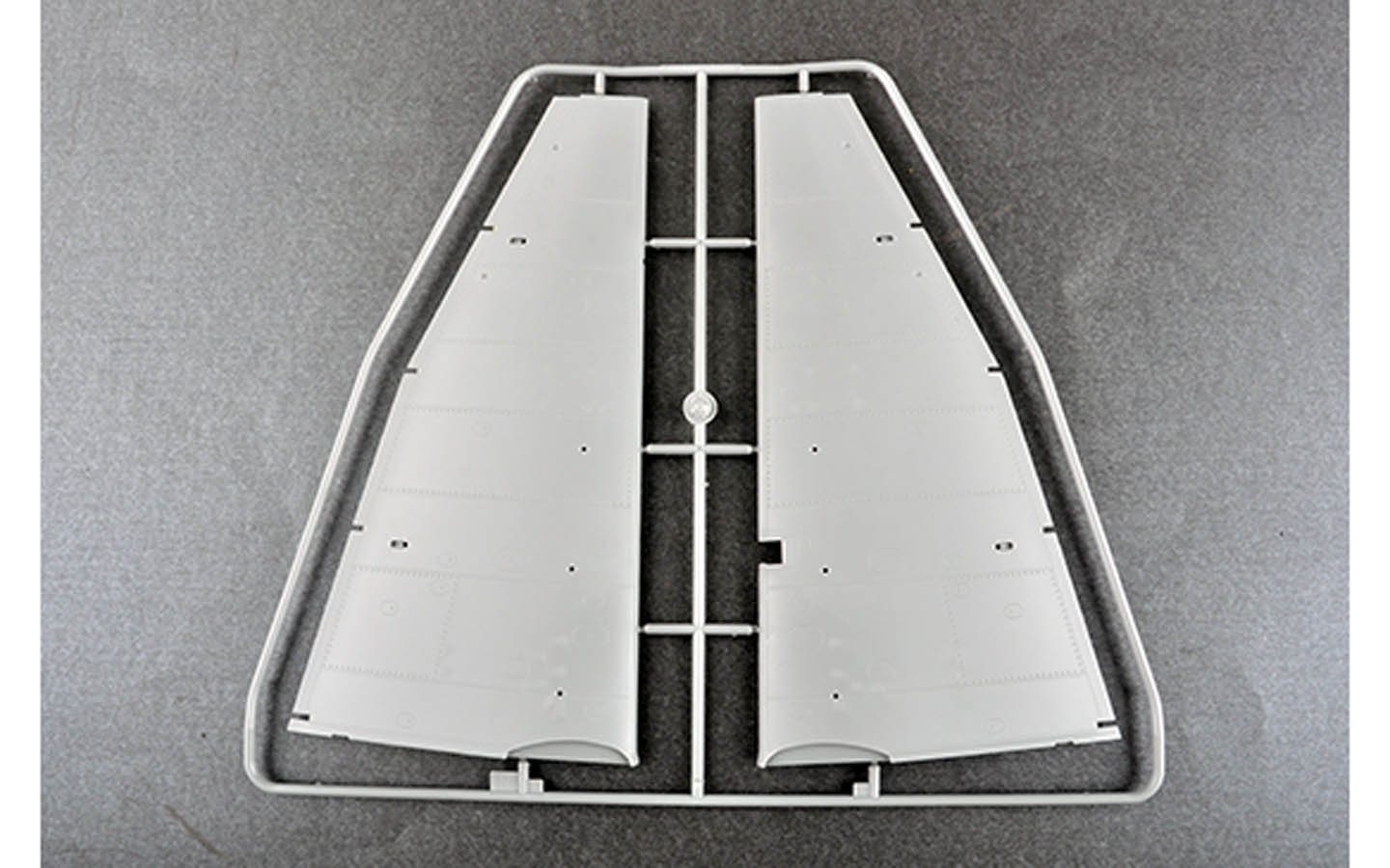 Junkers Ju-87B-2/U4 Stuka - Trumpeter 02422 | kingshobby.com