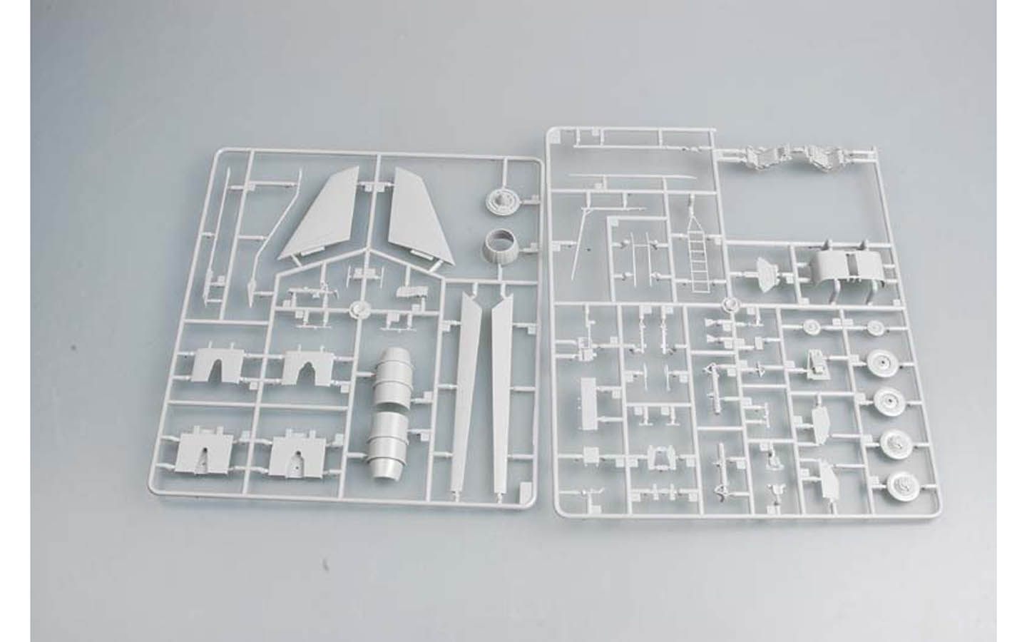 F-100D Super Sabre - Trumpeter 02839 | kingshobby.com