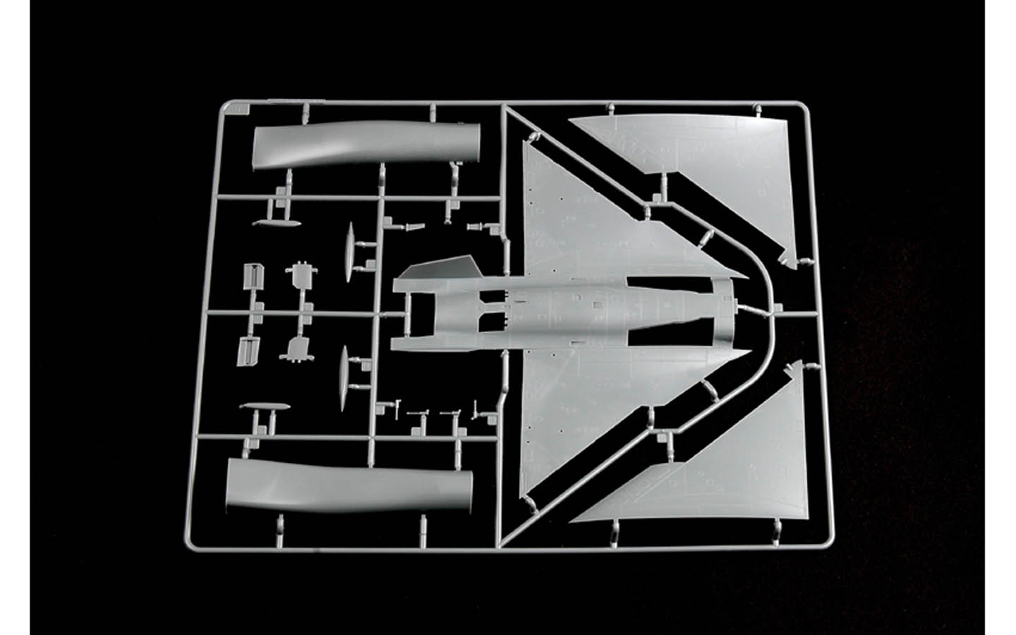 PLAAF J-10B, Vigorous Dragon - Trumpeter 02848 | kingshobby.com