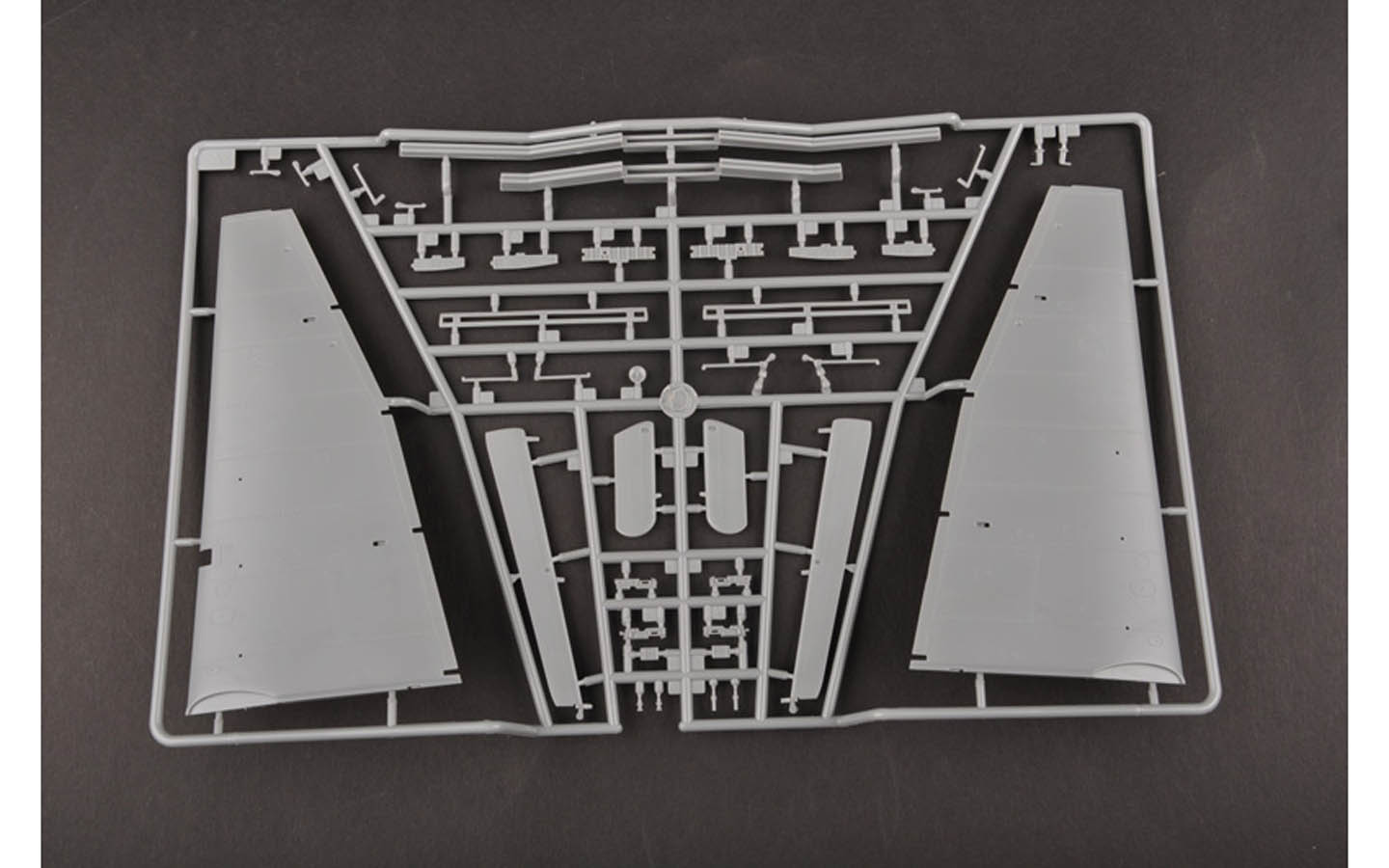 Junkers Ju-87R Stuka - Trumpeter 03216 | kingshobby.com
