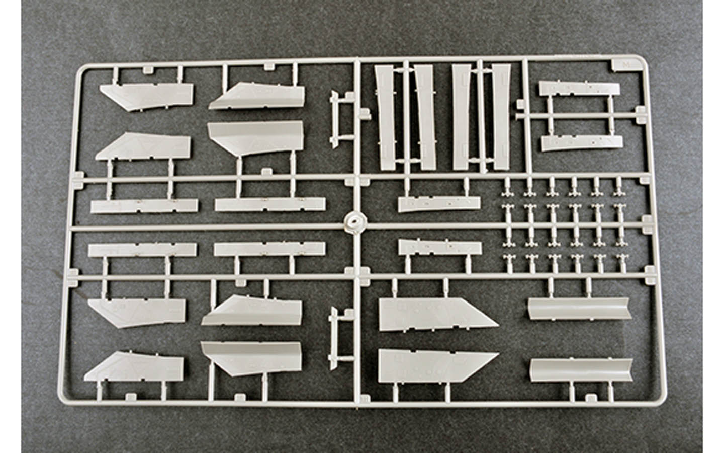 F-100C Super Sabre - Trumpeter 03221 | kingshobby.com