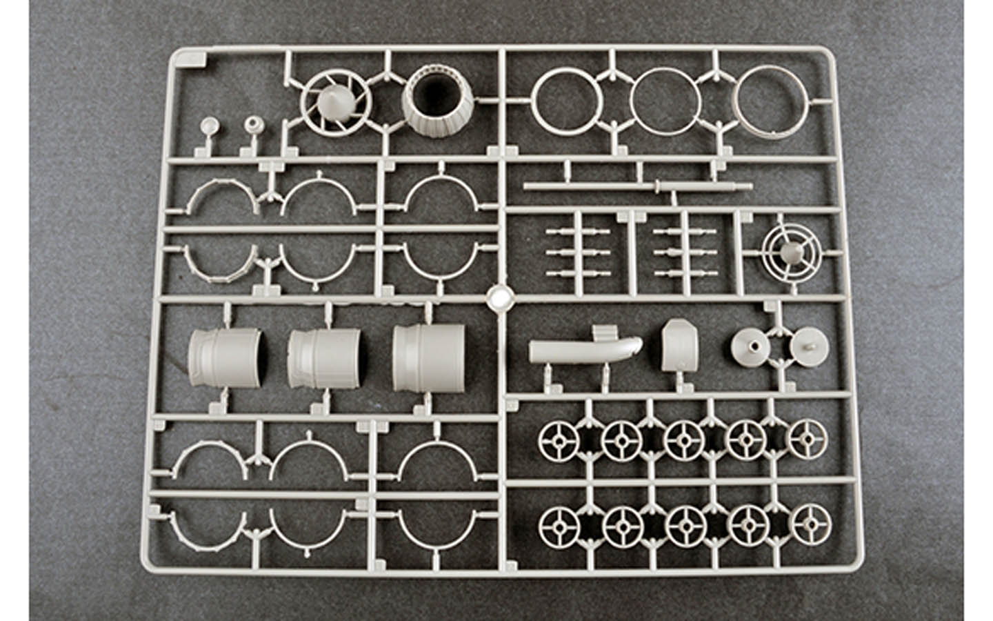 F-100C Super Sabre - Trumpeter 03221 | kingshobby.com