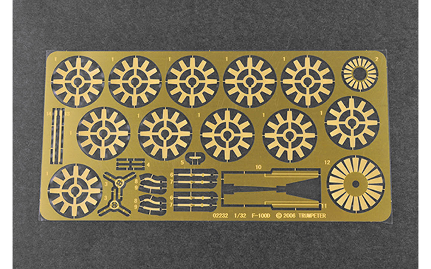 F-100C Super Sabre - Trumpeter 03221 | kingshobby.com