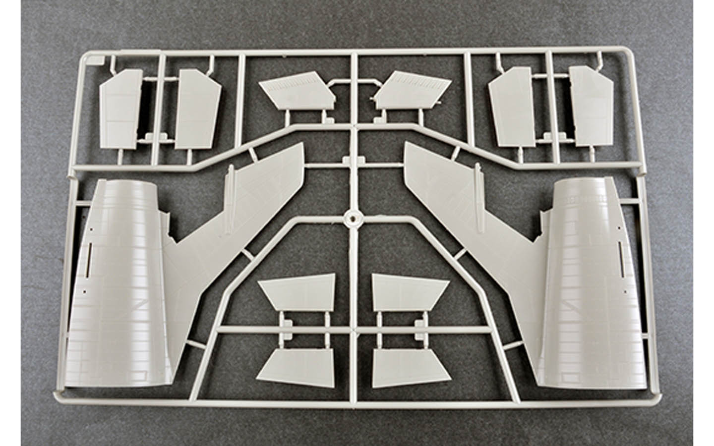 F-100C Super Sabre - Trumpeter 03221 | kingshobby.com