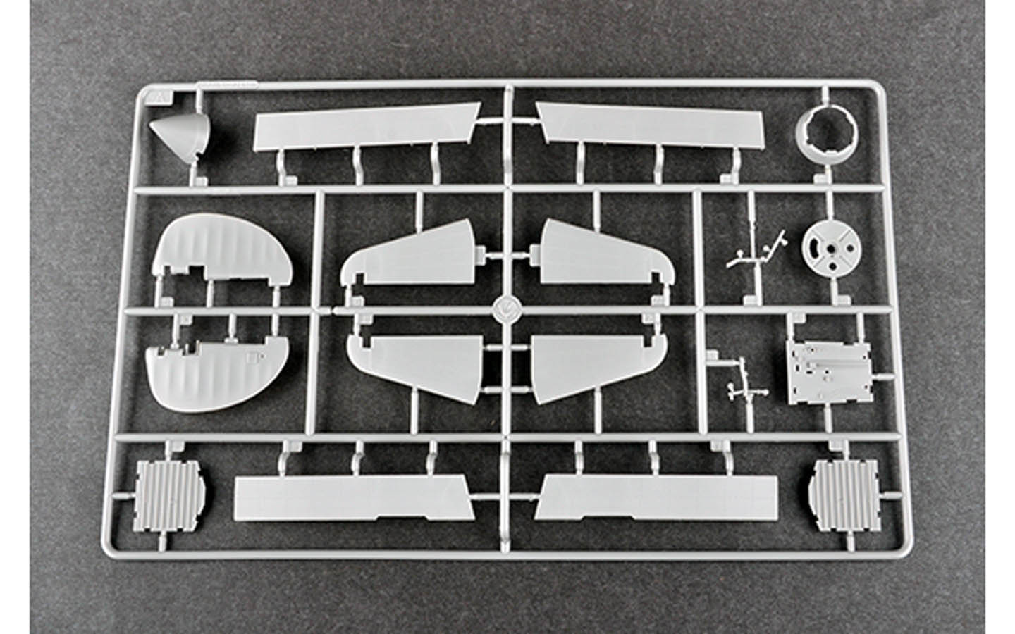 P-40F War Hawk - Trumpeter 03227 | kingshobby.com