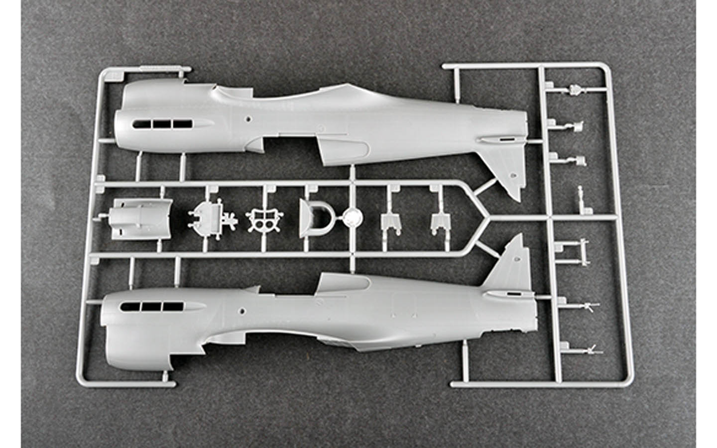 P-40F War Hawk - Trumpeter 03227 | kingshobby.com