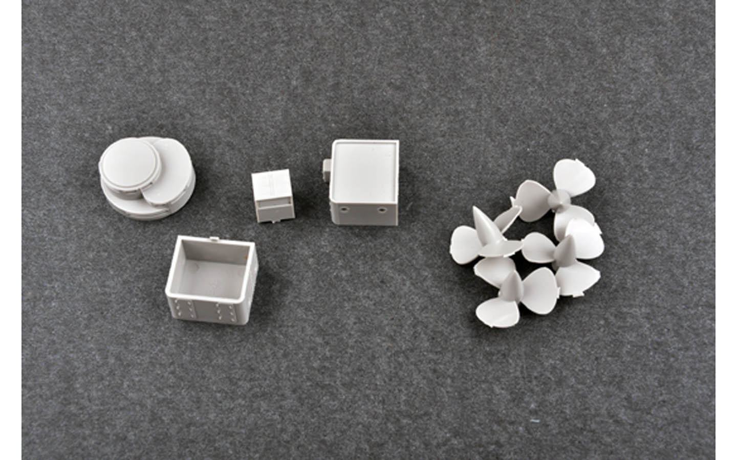 HMS Hood Battle Cruiser - Trumpeter 03710 | kingshobby.com