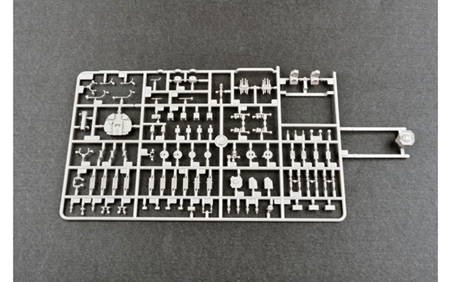 HMS Hood Battle Cruiser - Trumpeter 03710 | kingshobby.com
