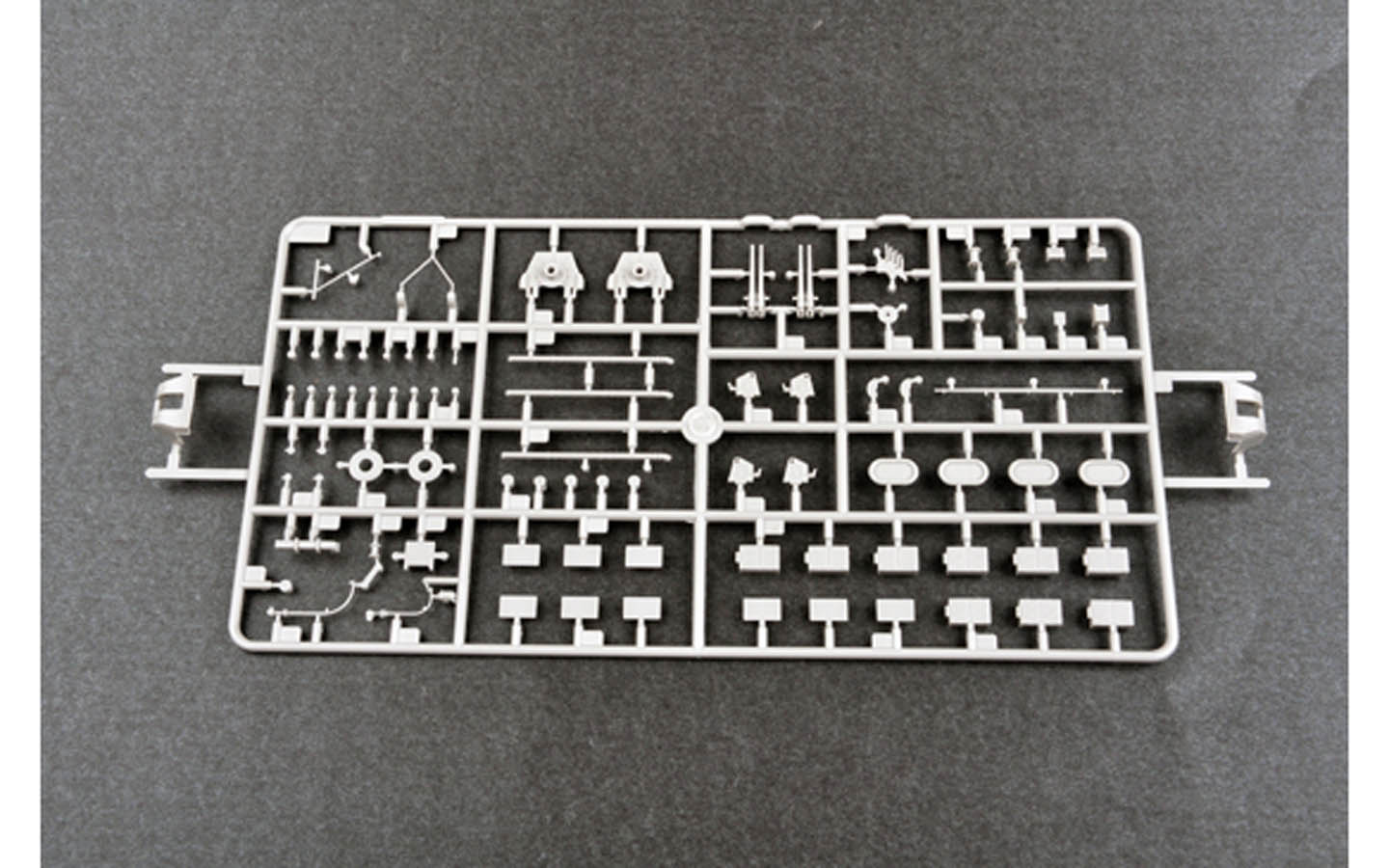 HMS Hood Battle Cruiser - Trumpeter 03710 | kingshobby.com