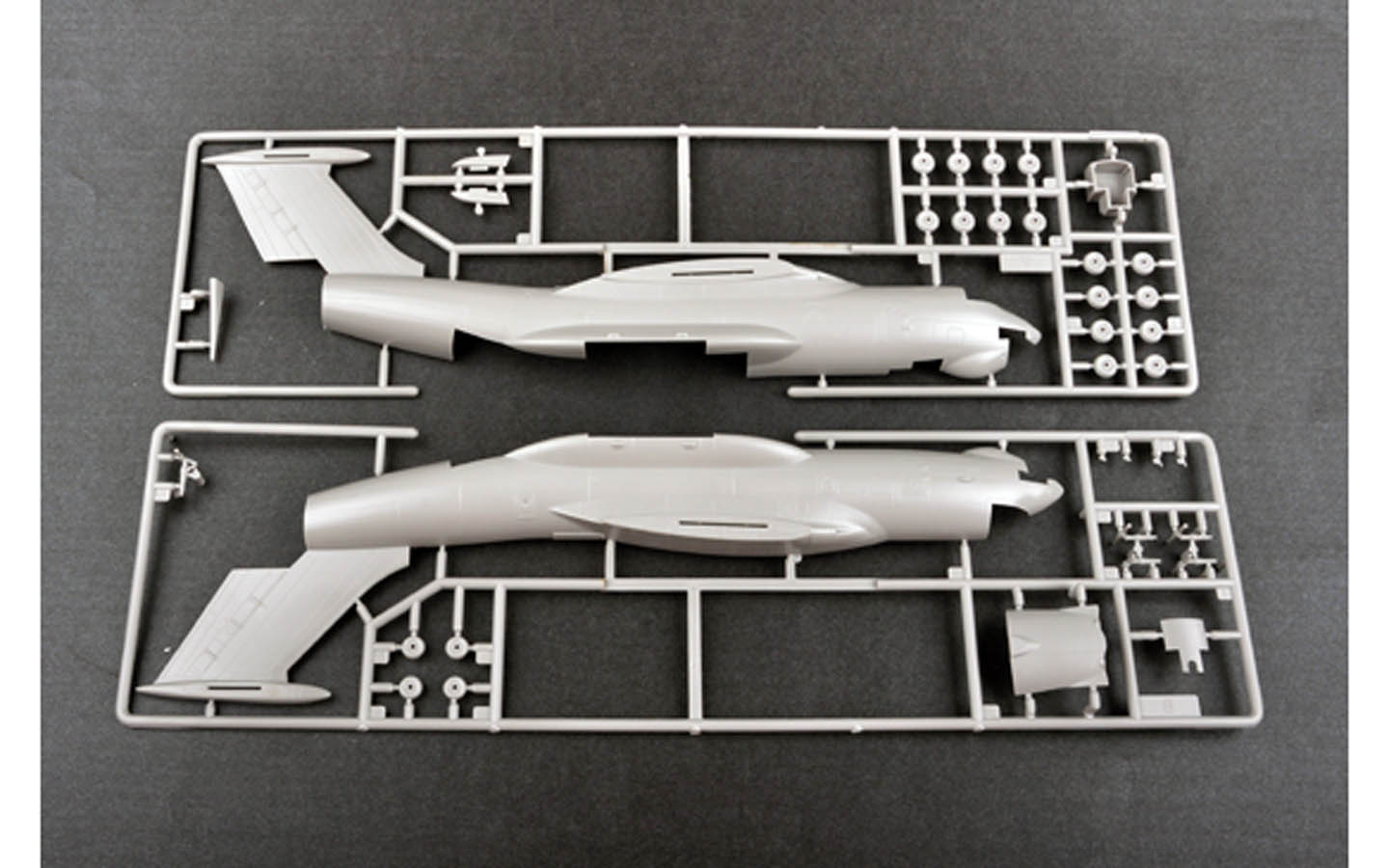 Ilyushin IL-76 Transport - Trumpeter 03901 | kingshobby.com