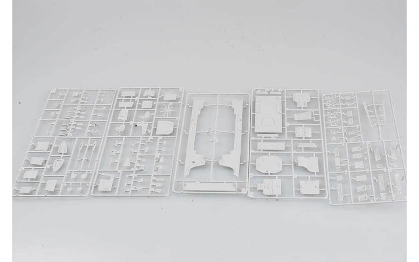 PLA Navy Type 052C DDG-170 Lanzhou - Trumpeter 04530 | kingshobby.com