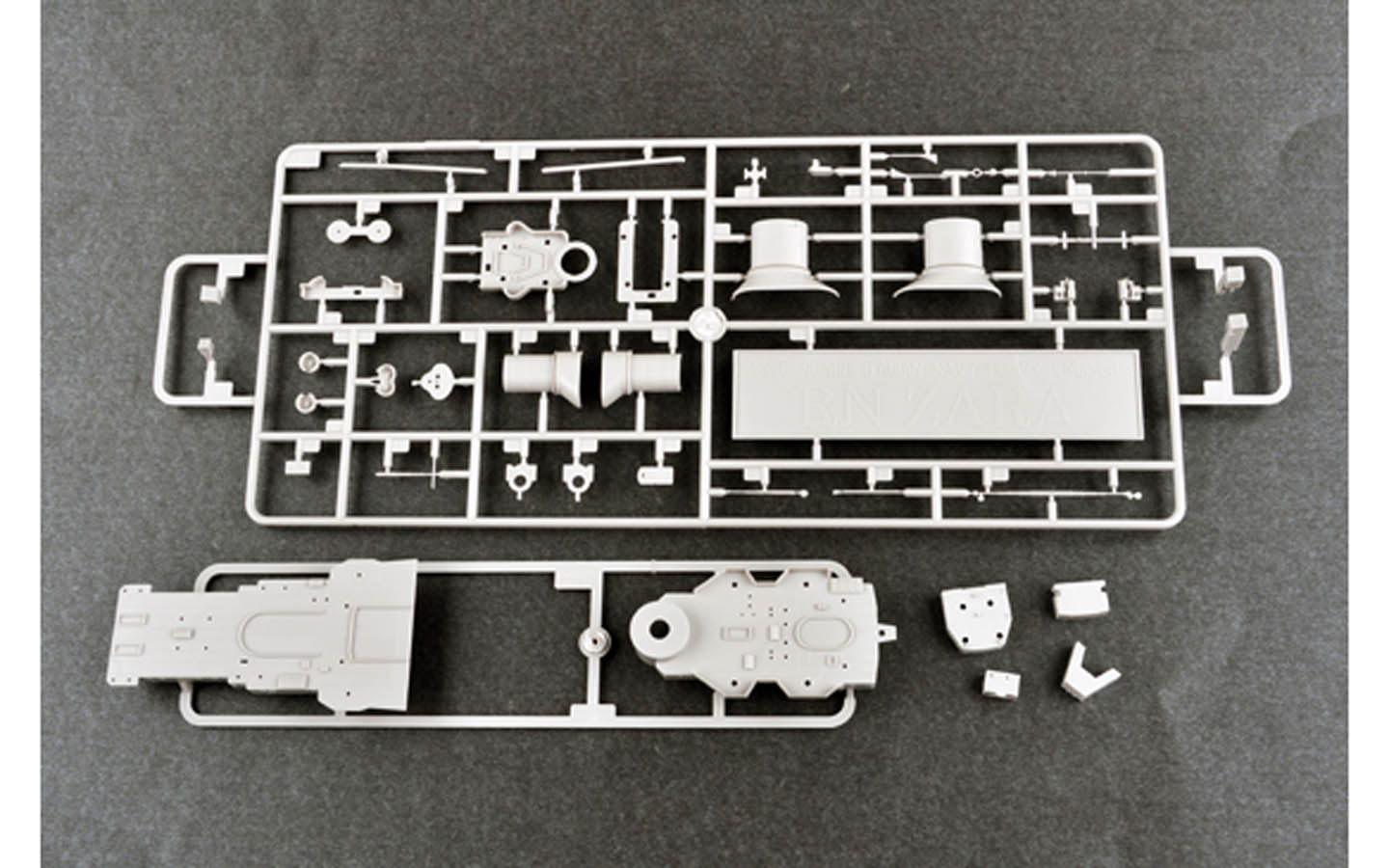 Italian Heavy Cruiser Zara - Trumpeter 05347 | kingshobby.com