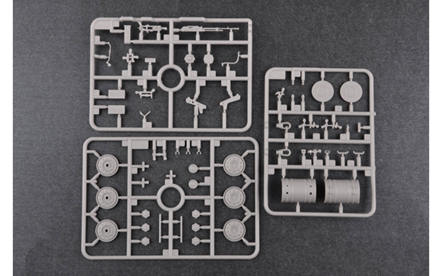 Soviet T-64B Model 1984 - Trumpeter 05521 | kingshobby.com