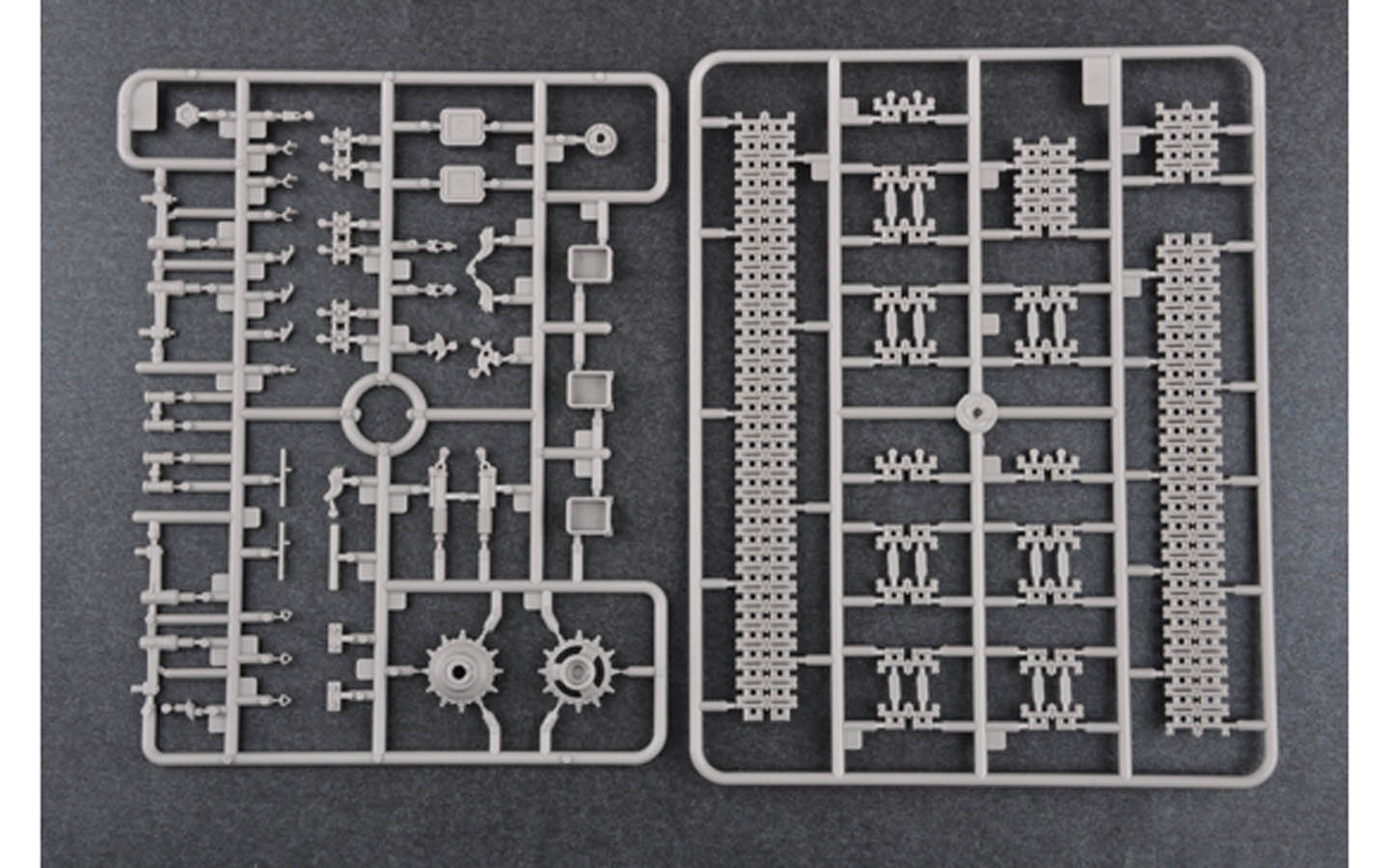 Soviet T-64B Model 1984 - Trumpeter 05521 | kingshobby.com