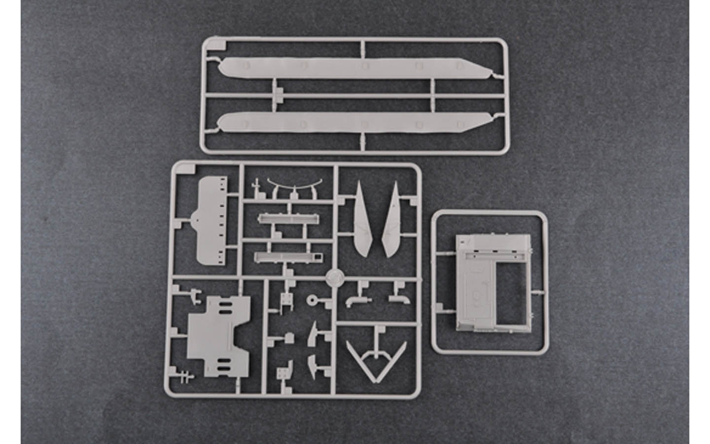 Soviet T-64B Model 1984 - Trumpeter 05521 | kingshobby.com