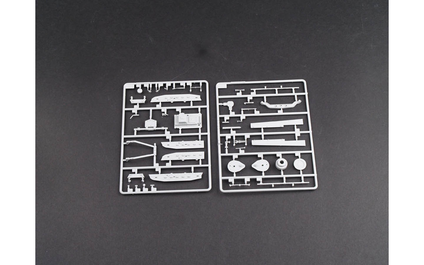 Russian ChTZ S-65 Tractor - Trumpeter 05538 | kingshobby.com