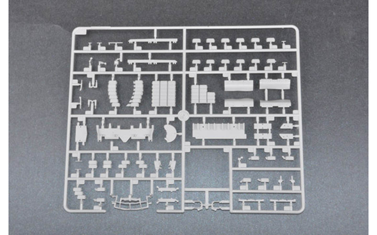 Russian T-80BV MBT - Trumpeter 05566 | kingshobby.com