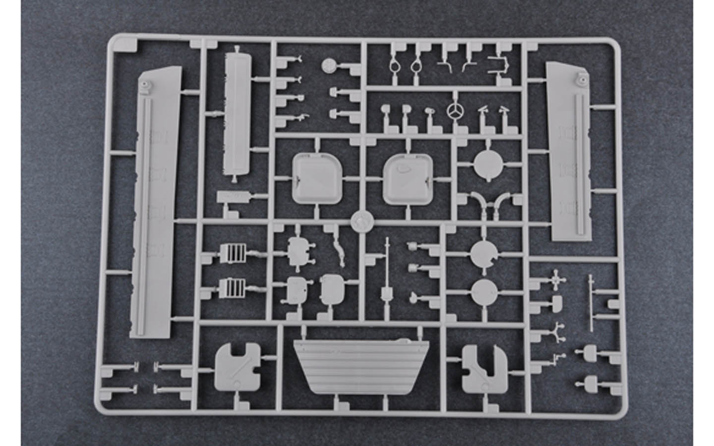 Russian BMP-2 IFV - Trumpeter 05584 | kingshobby.com