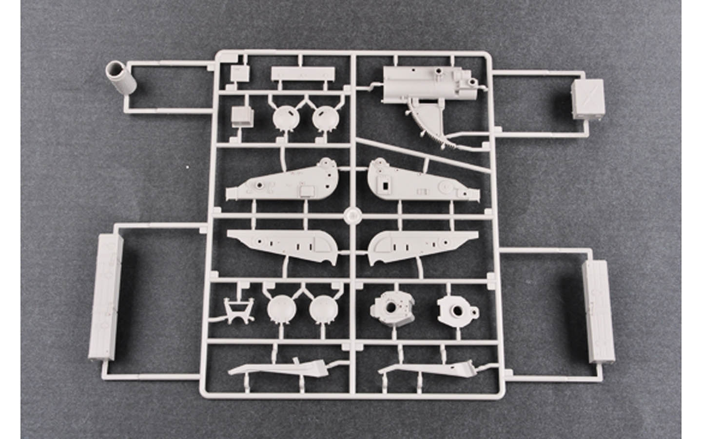 Soviet 2S7 Self-Propelled Gun - Trumpeter 05593 | kingshobby.com