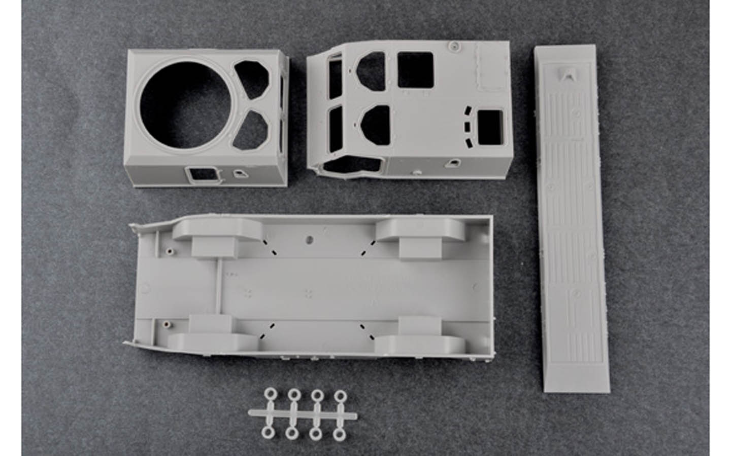 Russian GAZ-39371, High-Mobility Multipurpose Military Vehicle - Trumpeter 05594 | kingshobby.com