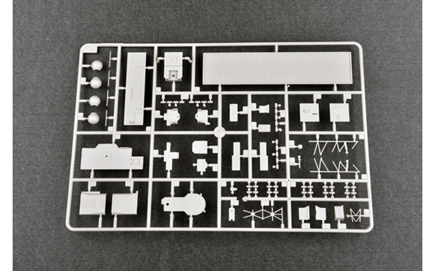 USS Iwo Jima LHD-7 - Trumpeter 05615 | kingshobby.com
