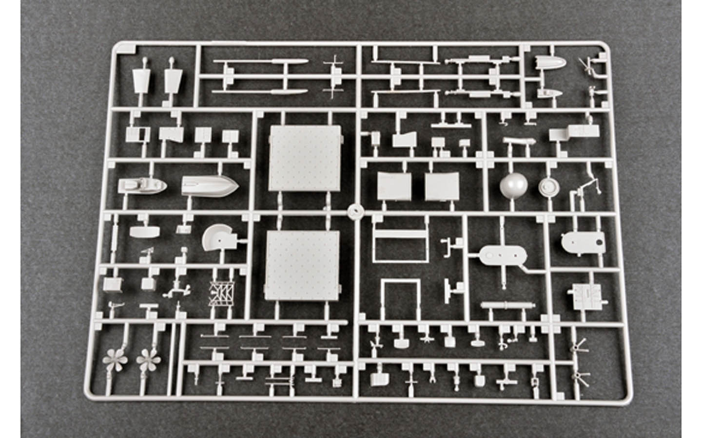 USS Iwo Jima LHD-7 - Trumpeter 05615 | kingshobby.com