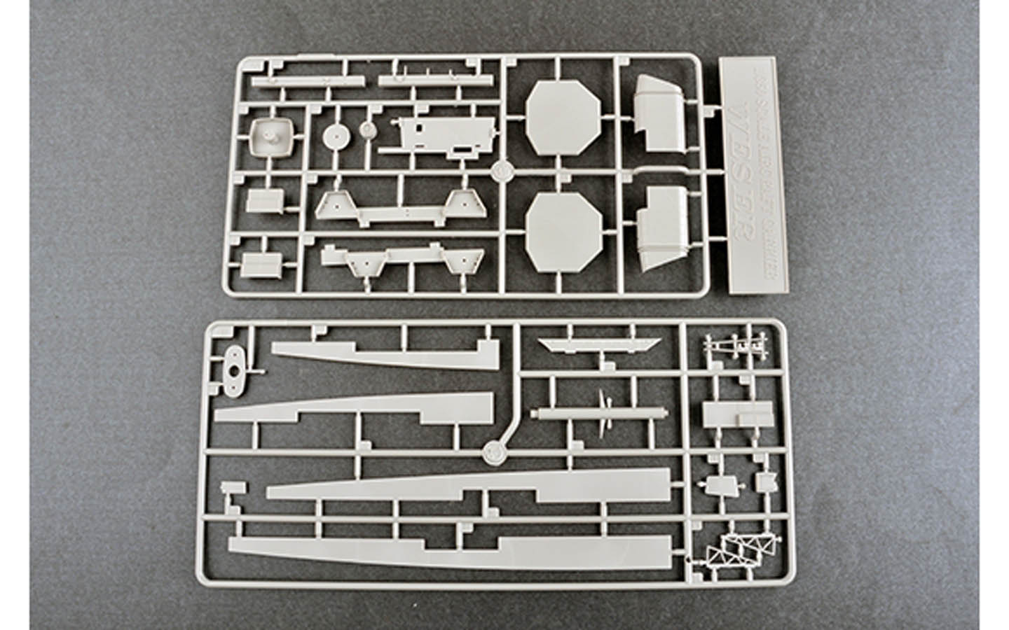 Aircraft Carrier Weser - Trumpeter 05633 | kingshobby.com