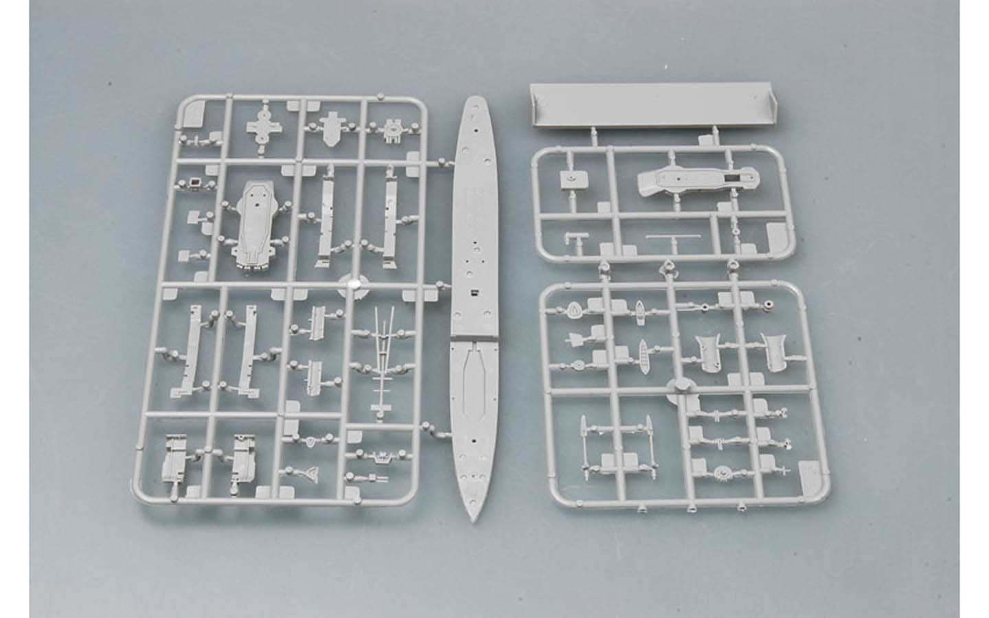 HMS Huron 1944 - Trumpeter 05759 | kingshobby.com