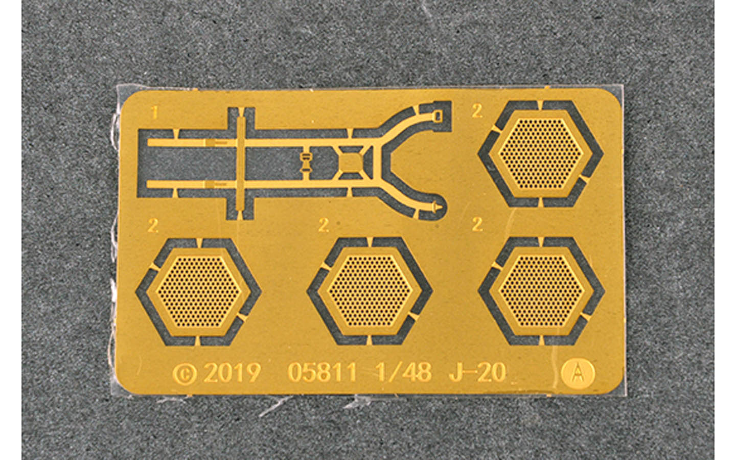 Chinese J-20 Mighty Dragon - Trumpeter 05811 | kingshobby.com