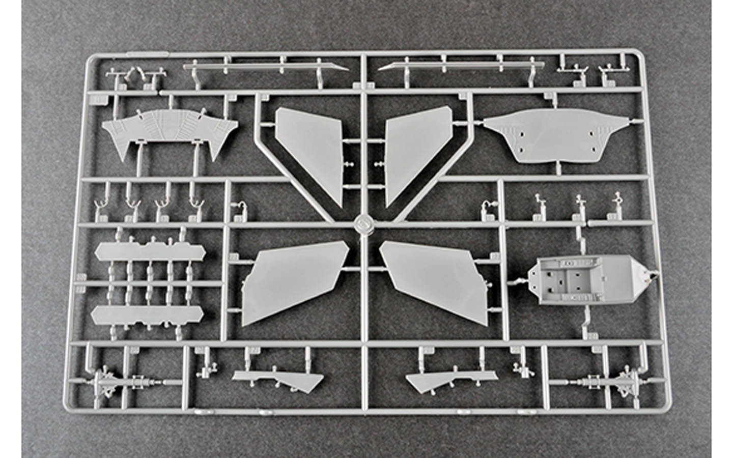 Chinese J-20 Mighty Dragon - Trumpeter 05811 | kingshobby.com