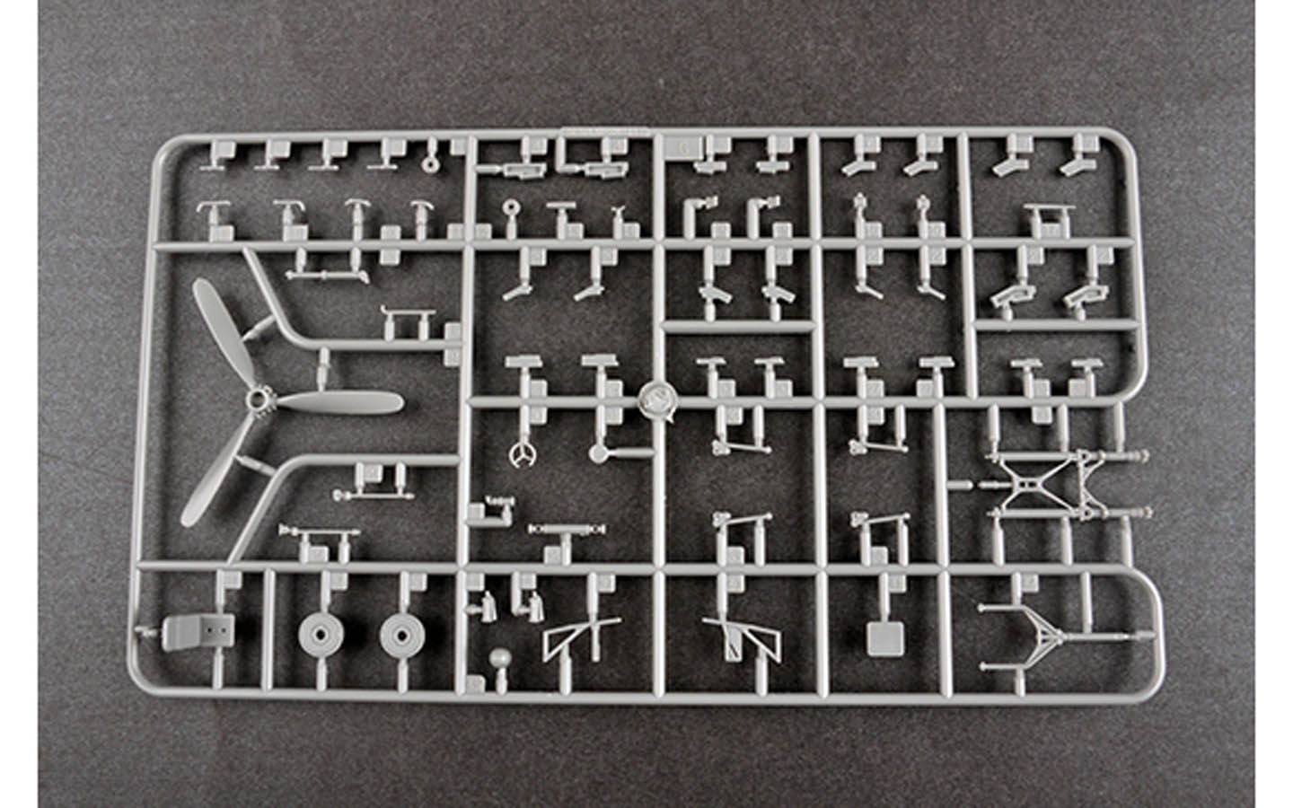 DC-3 CNAC - Trumpeter 05813 | kingshobby.com