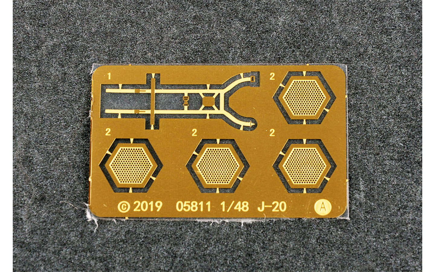 Chinese J-20 Mighty Dragon Beast Mode - Trumpeter 05821 | kingshobby.com