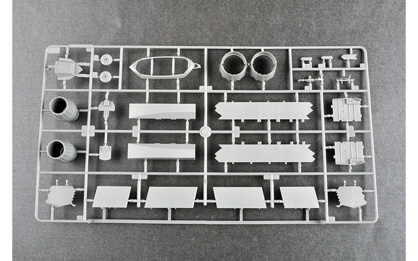 Chinese J-20 Mighty Dragon Beast Mode - Trumpeter 05821 | kingshobby.com