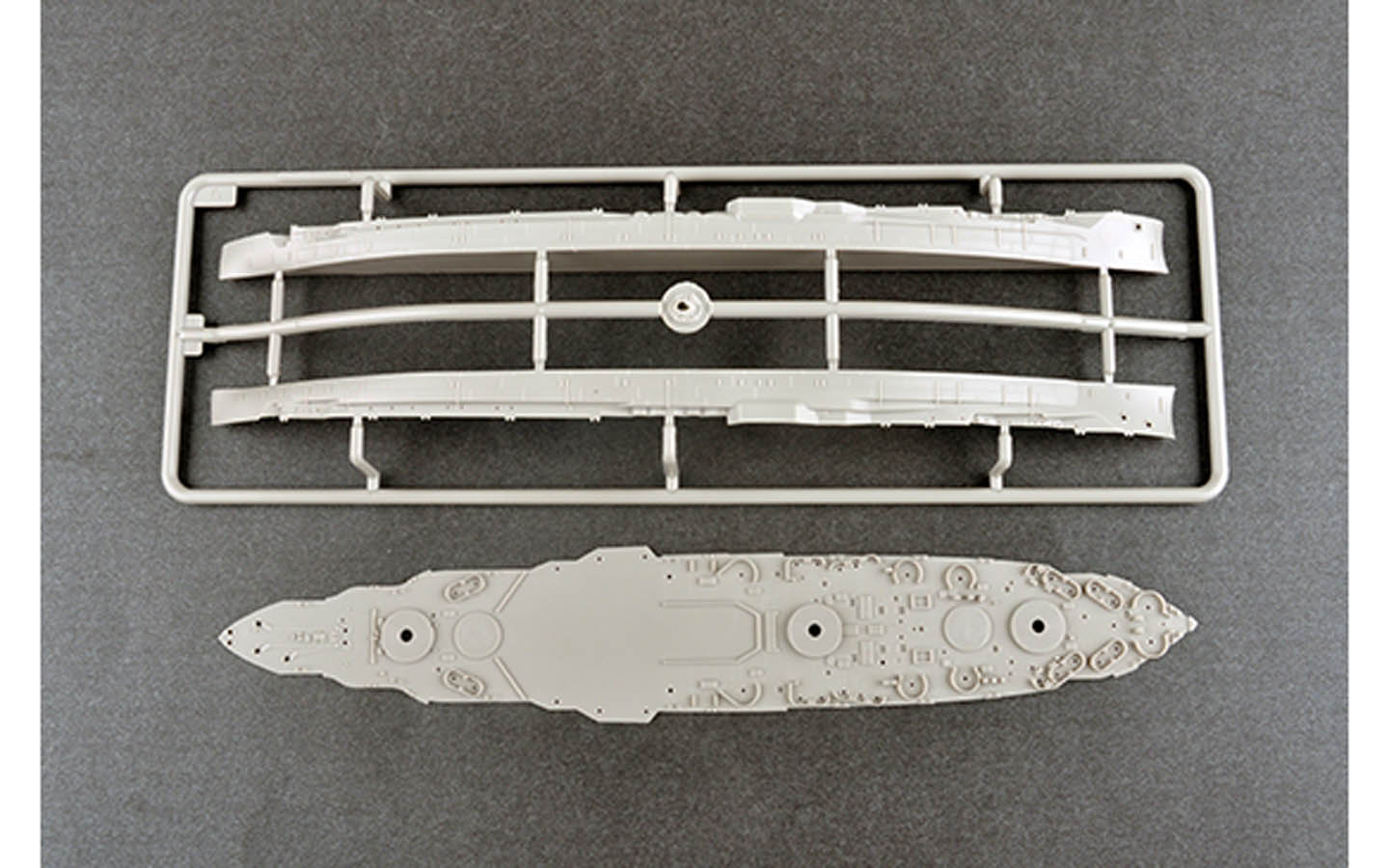 HMS Ark Royal 1939 - Trumpeter 06713 | kingshobby.com