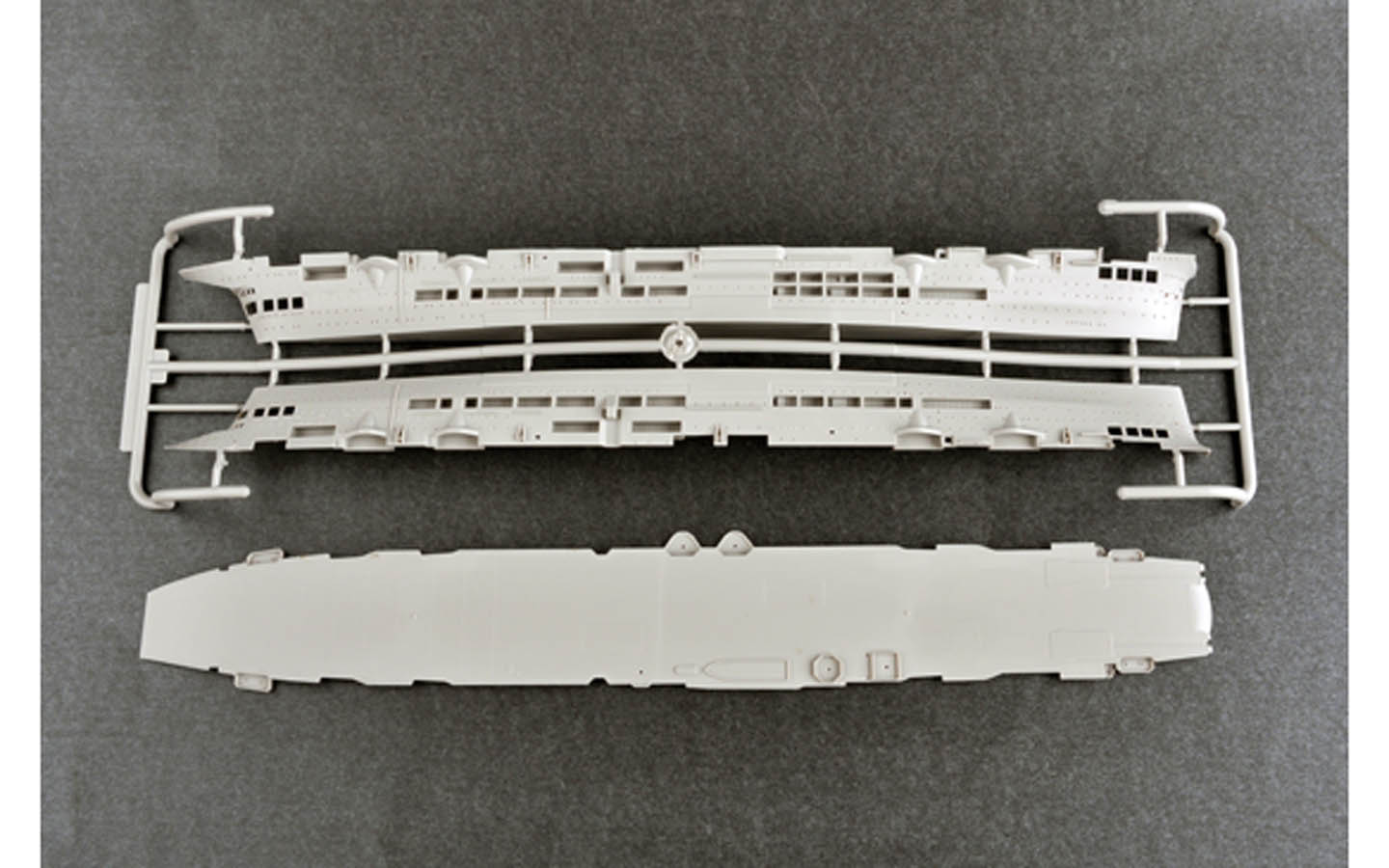 HMS Ark Royal 1939 - Trumpeter 06713 | kingshobby.com